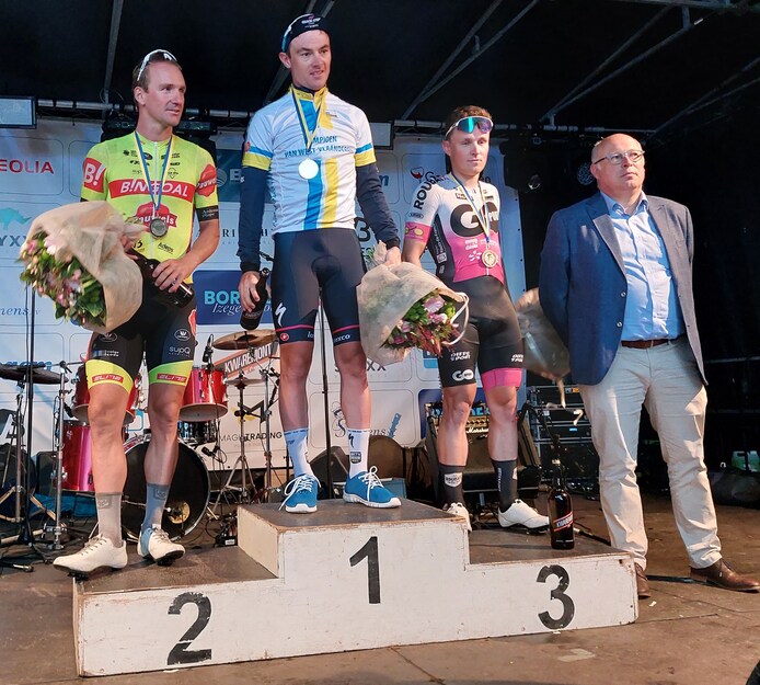 Timothy Dupont en Emiel Vermeulen dachten in Izegem Koers dat ze de ...