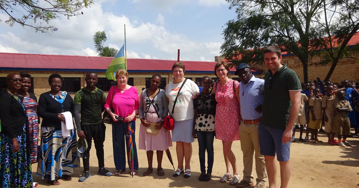 Helft van gemeentebestuur bezoekt Rwandese scholen | Nazareth | hln.be