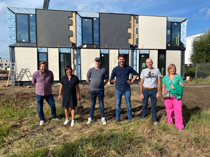 Skilpod bouwt op Hoedhaarsite nagelnieuwe woonbuurt in amper 4 dagen | Lokeren | hln.be