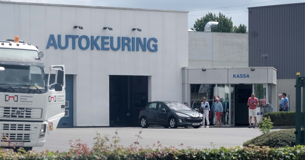 Man rijdt vier jaar zonder autokeuring rond en kijkt verbaasd naar ...