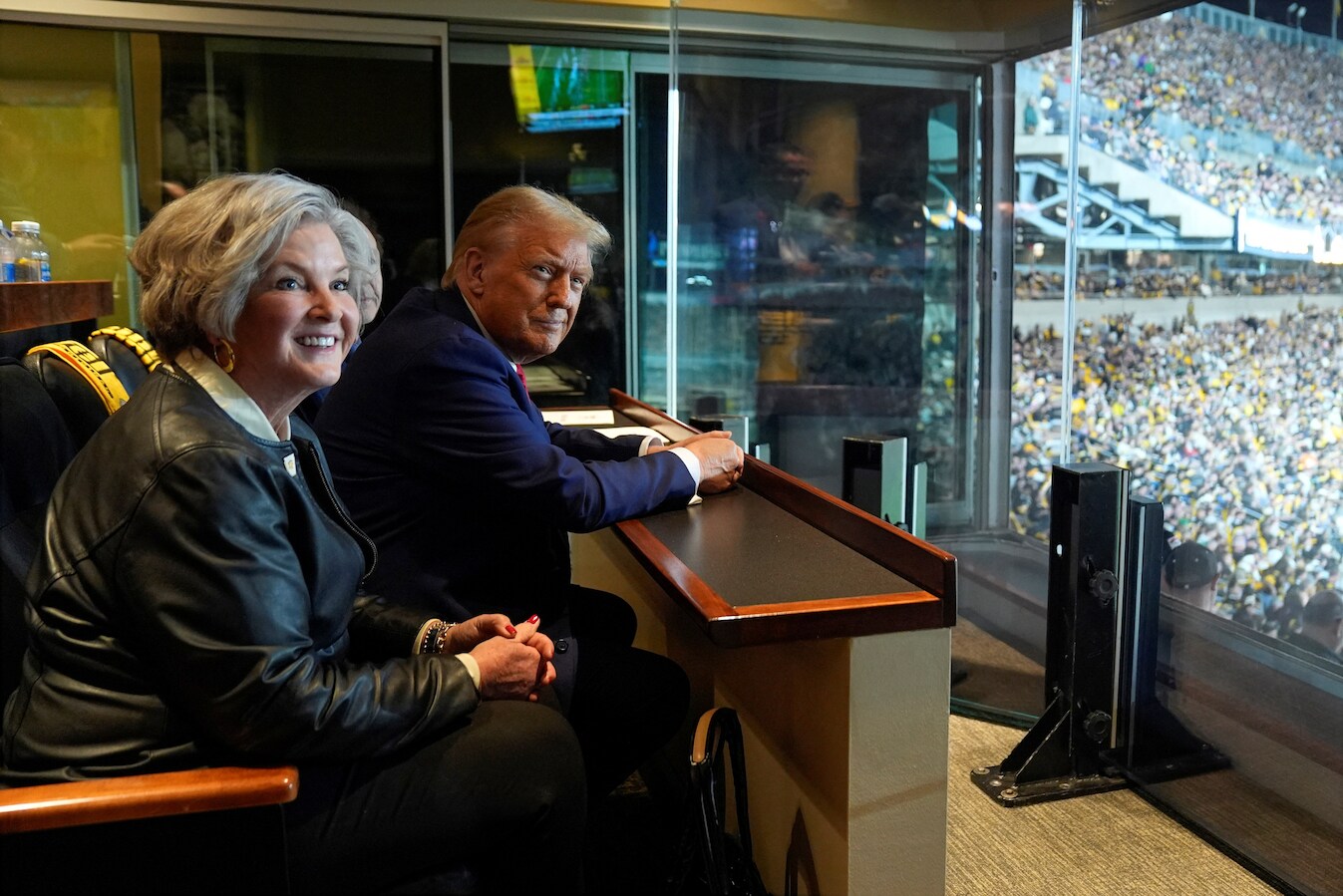 Wie is de anders zo zwijgzame Susie Wiles, de vertrouwelinge van Trump ...