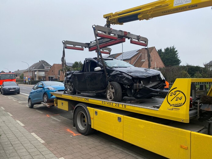 Auto belandt op dak op Liersesteenweg in Berlaar na ongeval met ...