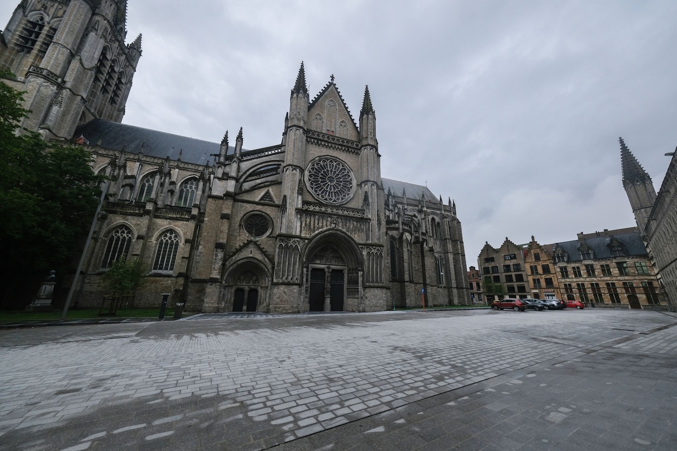 Sint-Maartenskathedraal opnieuw toegankelijk langs Sint-Maartensplein ...