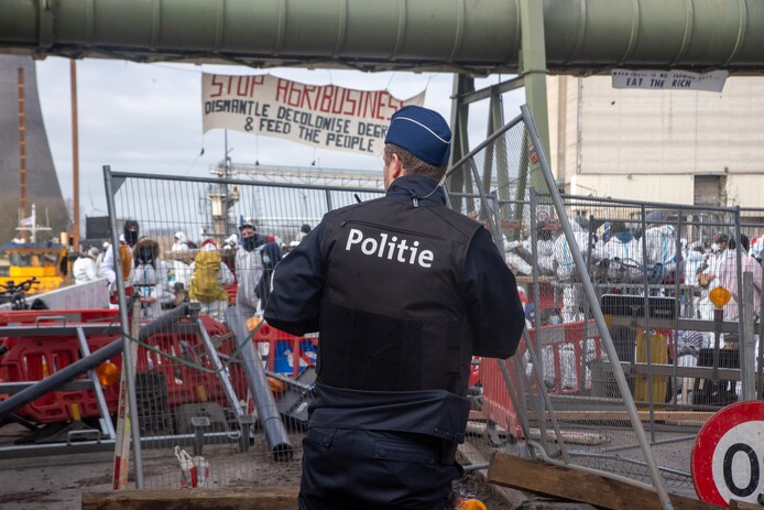 Blokkade van Cargill in Gentse haven beëindigd: honderden betogers ...