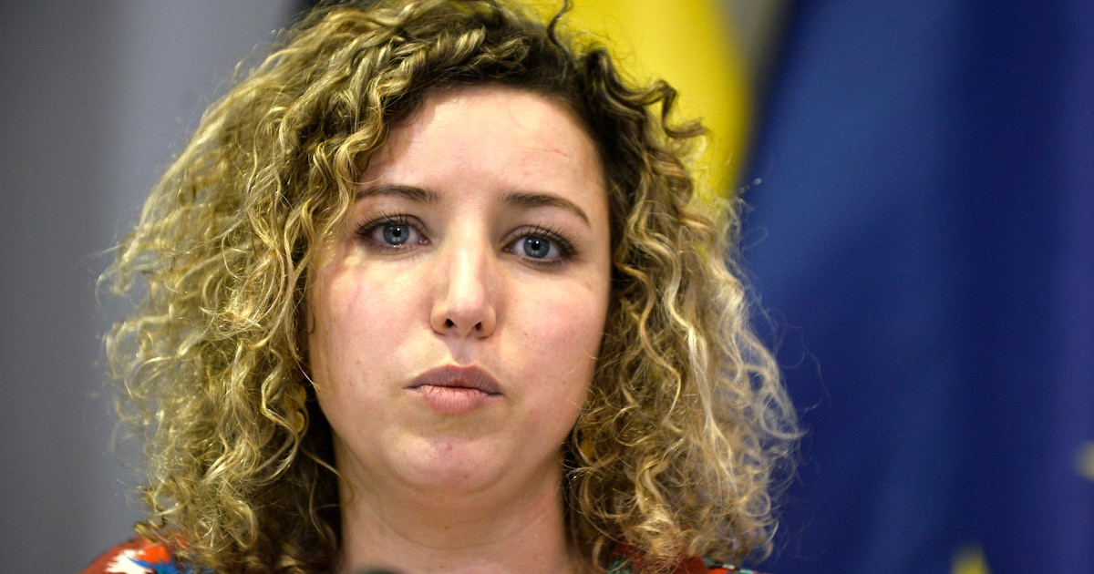 Staatssecretaris Sarah Schlitz moet voorlopig niet opstappen na ophef ...