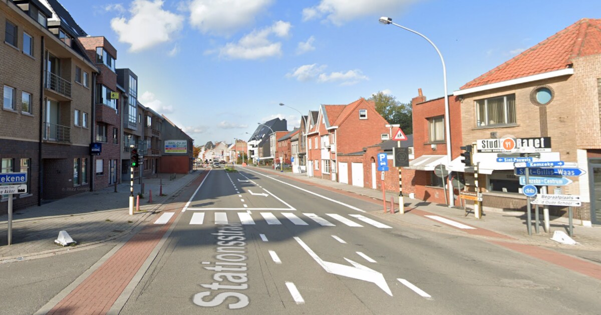 Twee gewonden bij botsing tussen vrachtwagen en auto op N403 | Stekene | hln.be