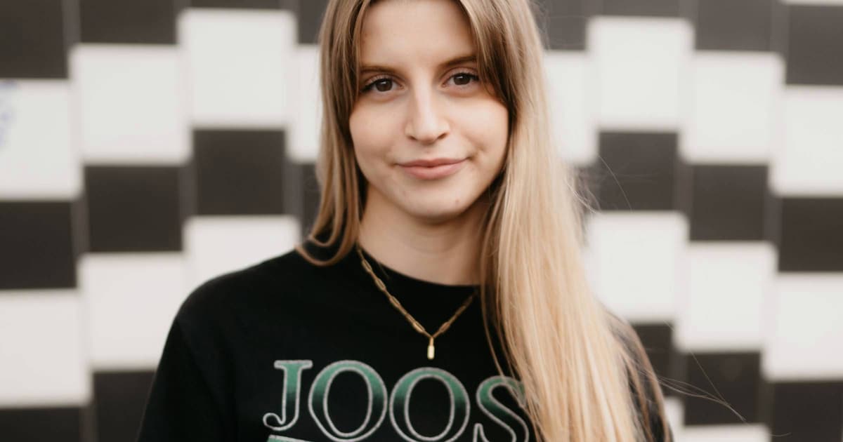 Studio Brussel-gezicht Nona Van Braeckel over plastische chirurgie en ...