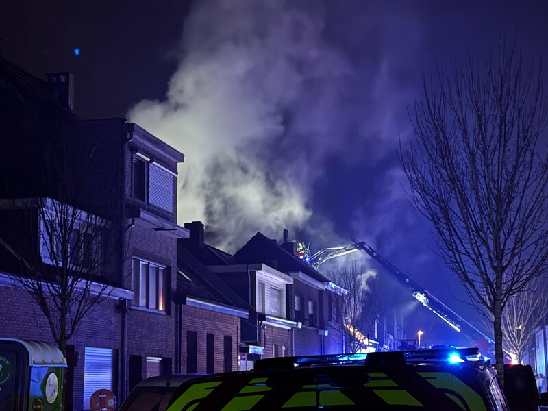 Brandweer moet uitrukken voor uitslaande woningbrand in Antwerpse ...