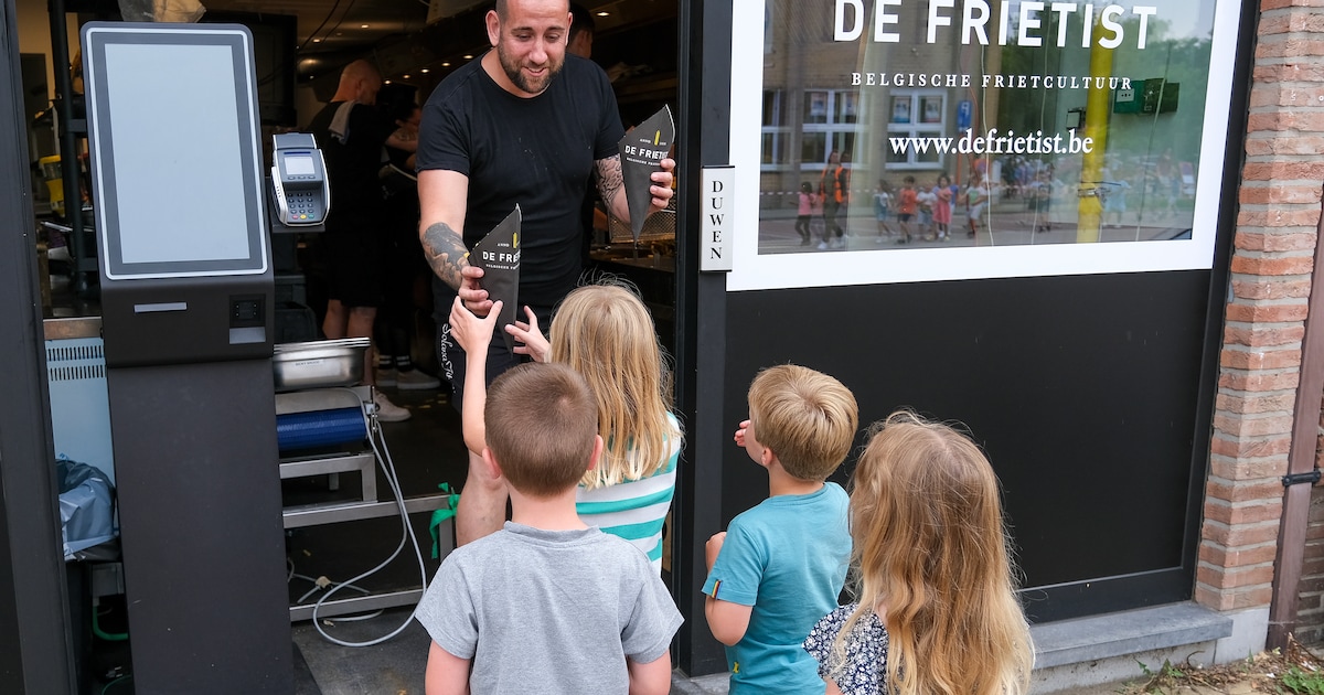 Uitbater frituur laat klant zelf kiezen tussen A- en goedkopere B ...