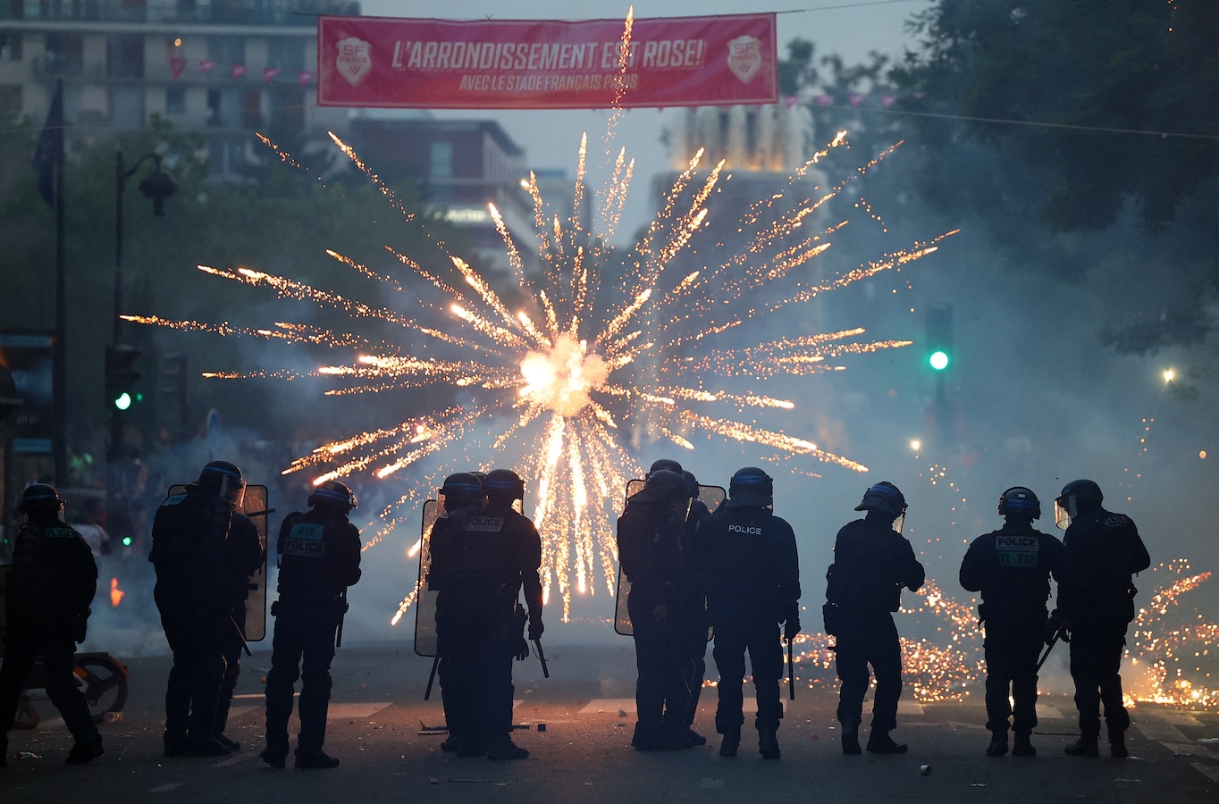 “Het vuurwerk werd op 5 meter van ons afgestoken”: content creator ...