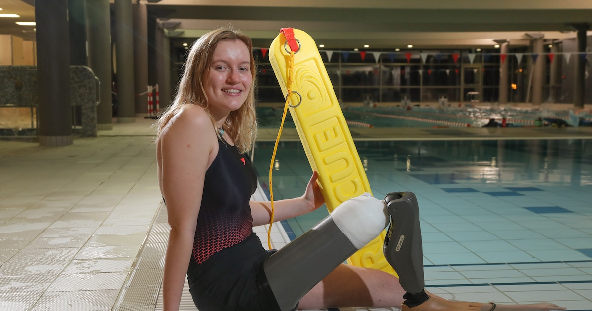 ‘Surfmeisje’ Sam (18) moet 24.000 euro bijleggen voor nieuwe prothese ...