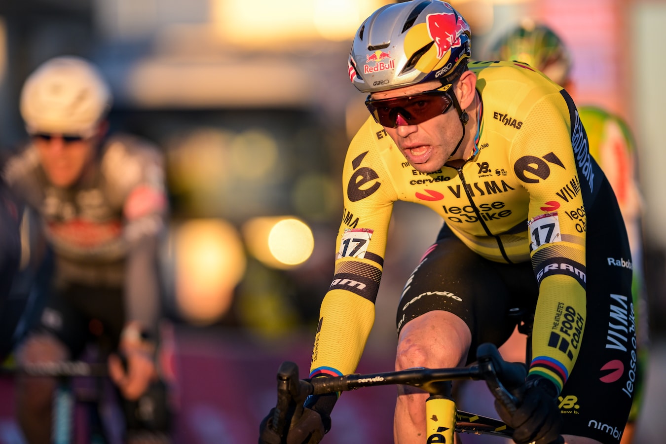 Rondes aan 30 km/u en 12 toertjes op één uur, is dat nog wel cross ...