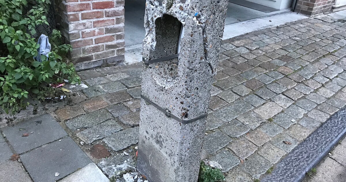 Truck ramt paal: straat urenlang afgesloten | Regio | HLN.be
