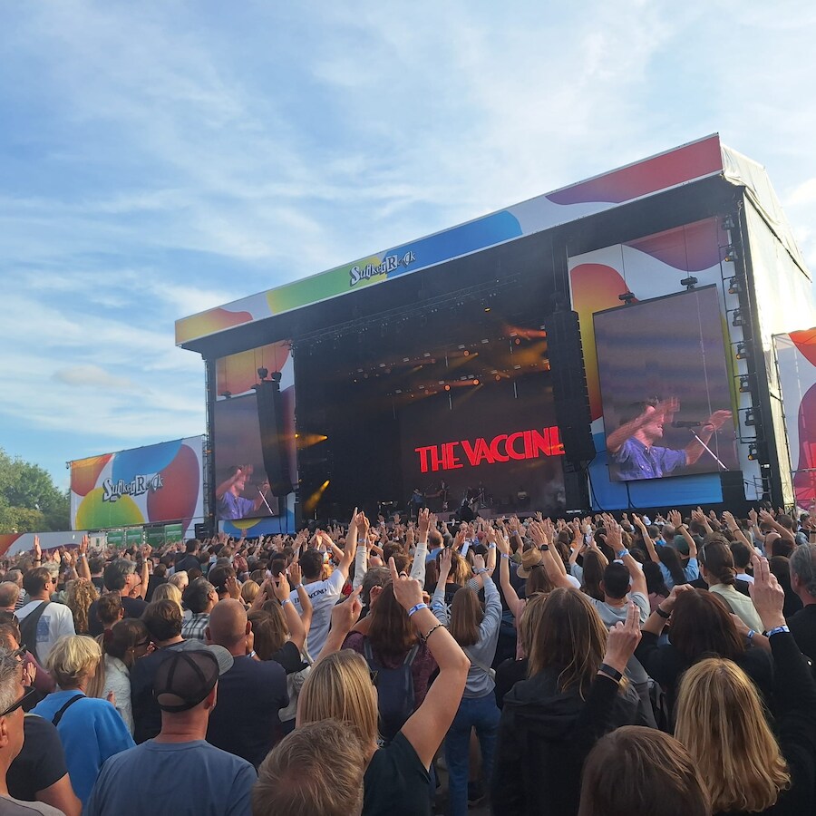 KIJK. Suikerrock dag 2 in 25 beelden: Kaiser Chiefs steken festival in ...