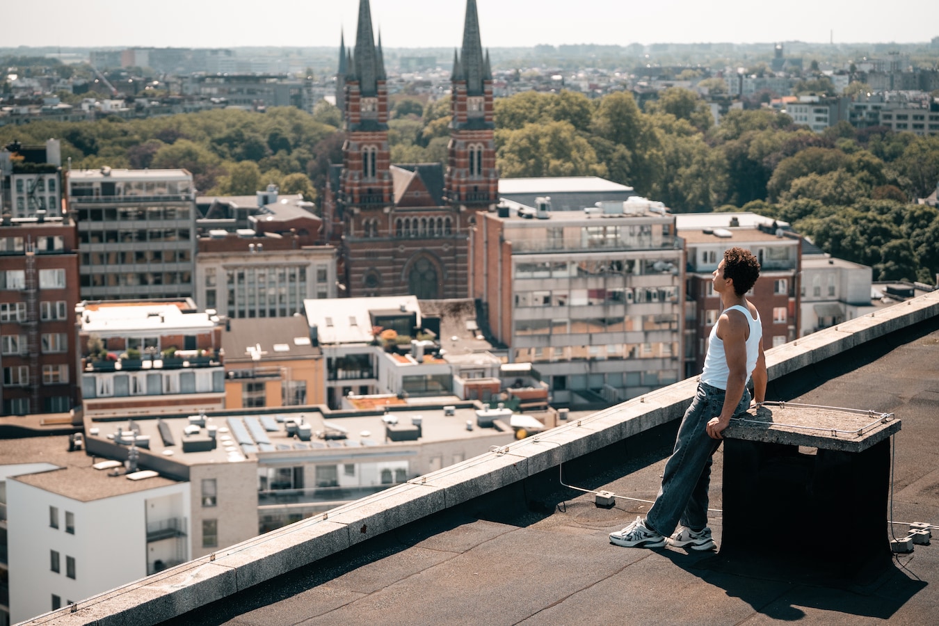 Antwerpse balletdanser Zino (28) reist al 7 jaar de wereld rond en komt ...
