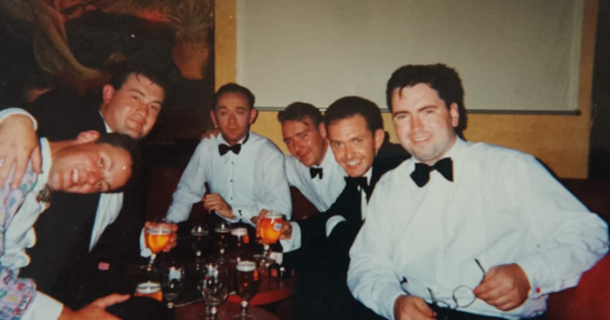 Zes vrienden reizen al 30 jaar het alfabet af: hun jaarlijkse trip ...