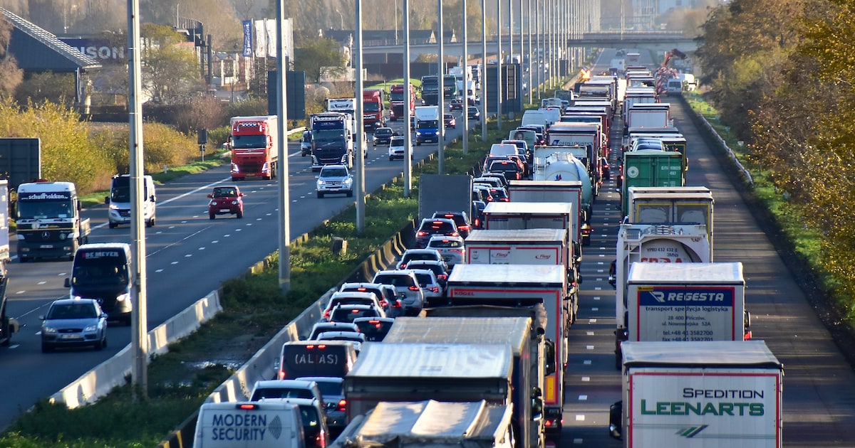 Zomervakantie loopt ten einde: piek van 190 kilometer file op Vlaamse ...