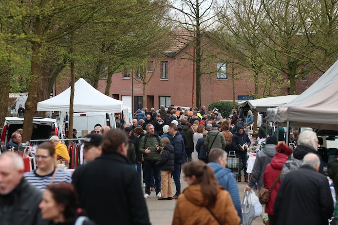 Inschrijvingen voor rommelmarkt op Jaarmarkt geopend | Waasmunster | hln.be