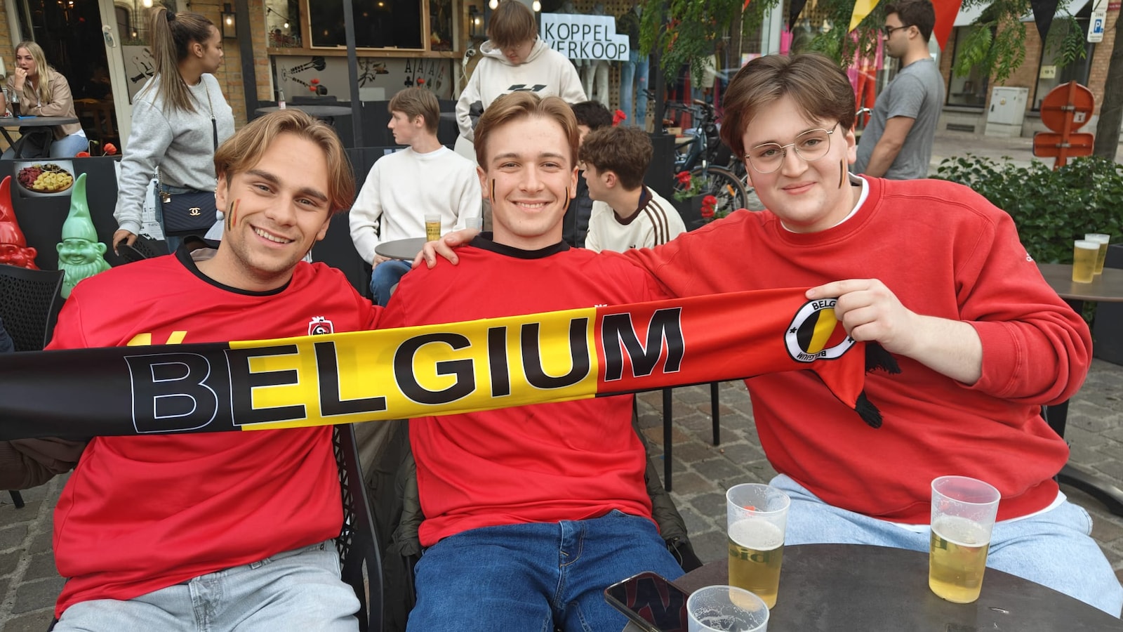 Supporters verzamelen in schaduw van Ieperse kathedraal voor Rode ...