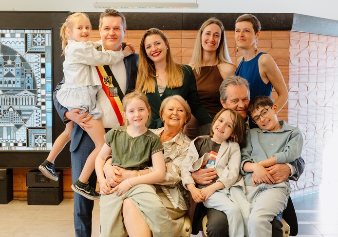 Ouders burgemeester Tim De Knyf vieren gouden huwelijksjubileum | Sint ...