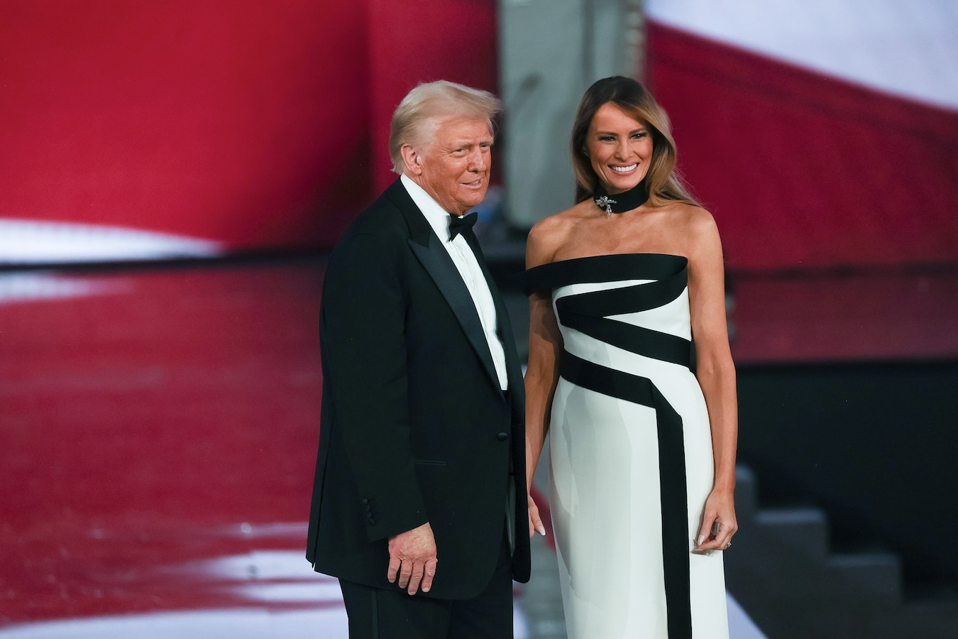 IN BEELD. Trump en first lady Melania dansen op inauguratieballs ...