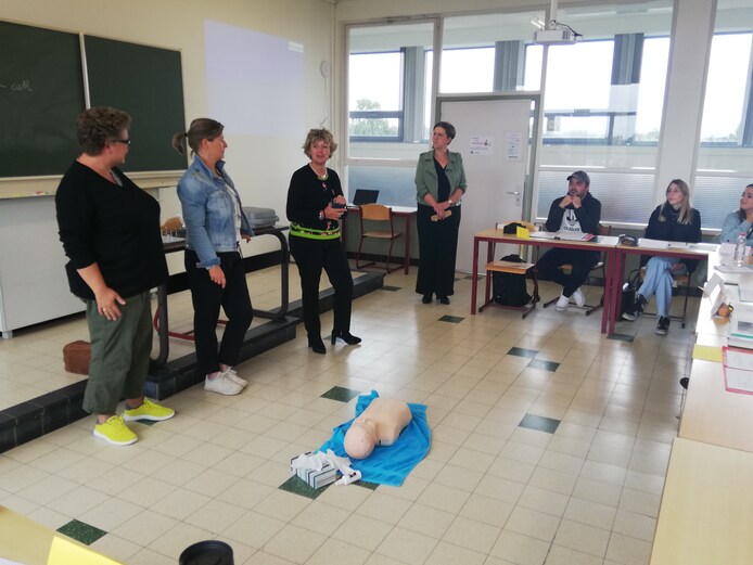 Centrum voor Volwassenenonderwijs HIK ontvangt 10.130 euro Vlaamse ...