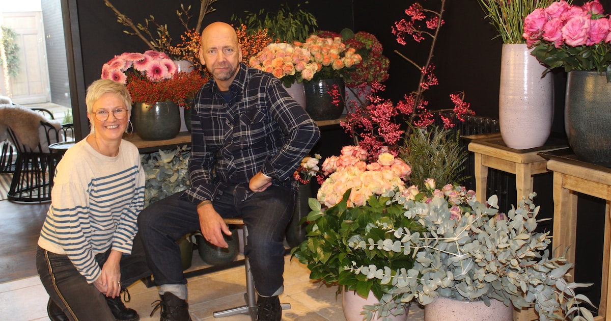 VIDEO. Kijk binnen in Bos Flowers, de nieuwe bloemenzaak van Vera (54) en Bart (56): “Nieuw ...