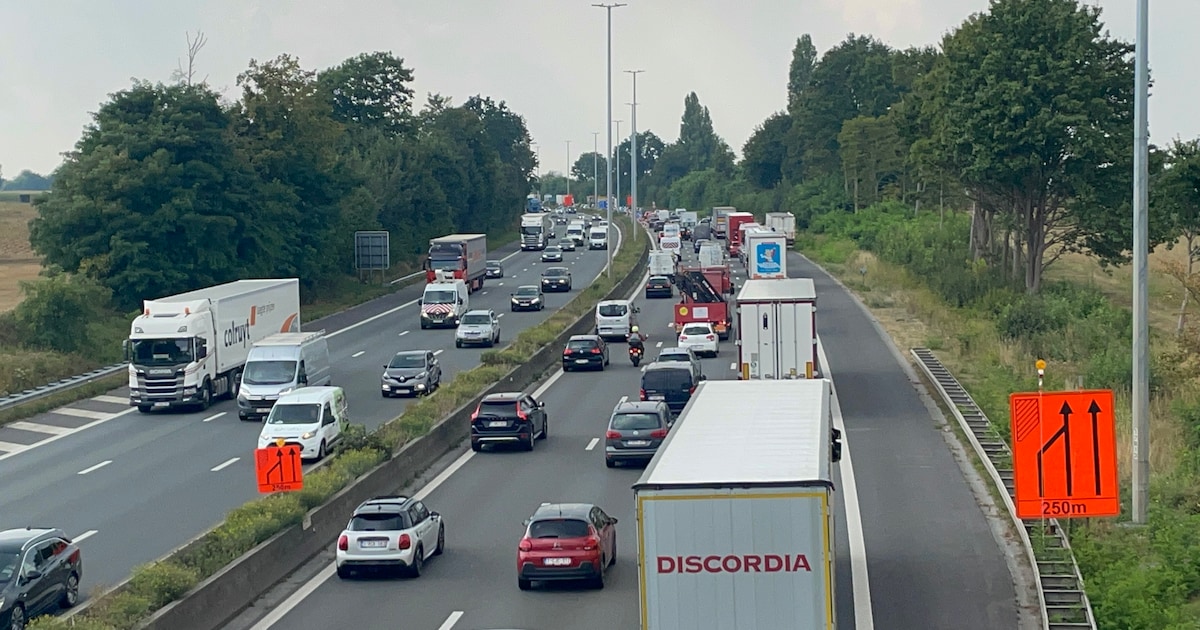 Uur en kwartier file op E40 naar Gent door ongeval ter hoogte van Erpe ...
