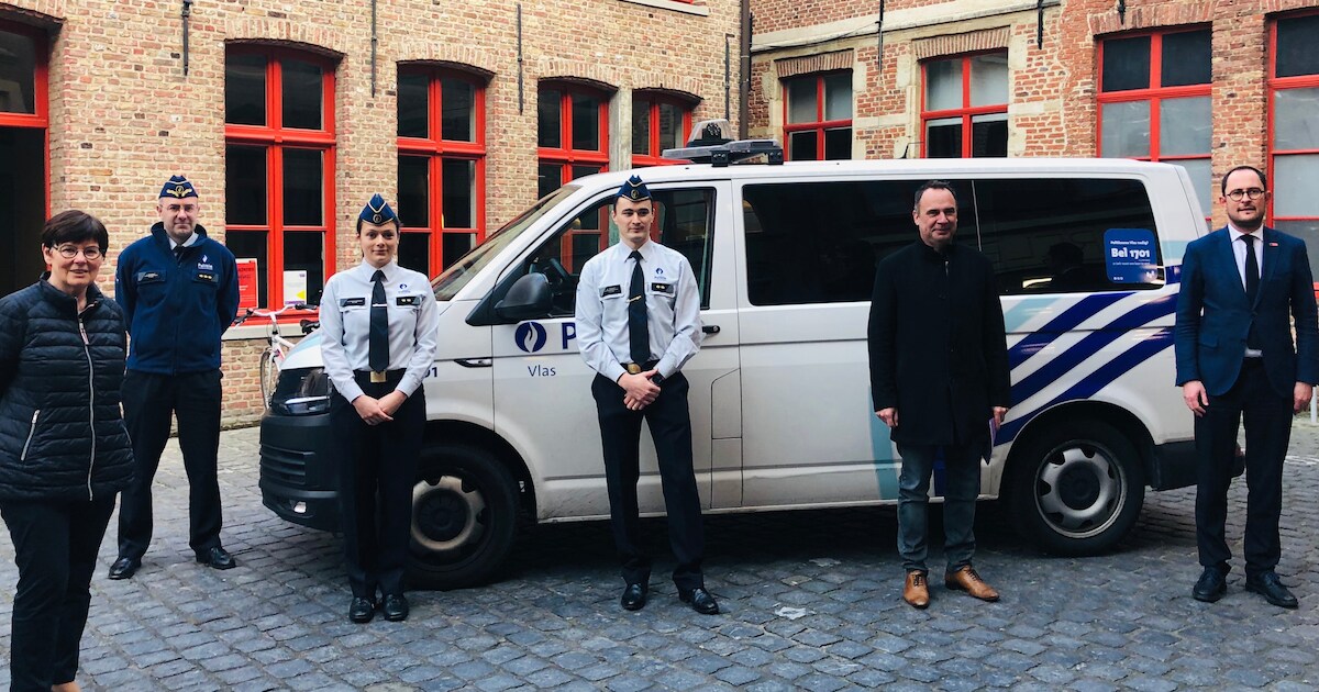 Politiezone Vlas verwelkomt twee nieuwe commissarissen | Kortrijk | HLN.be