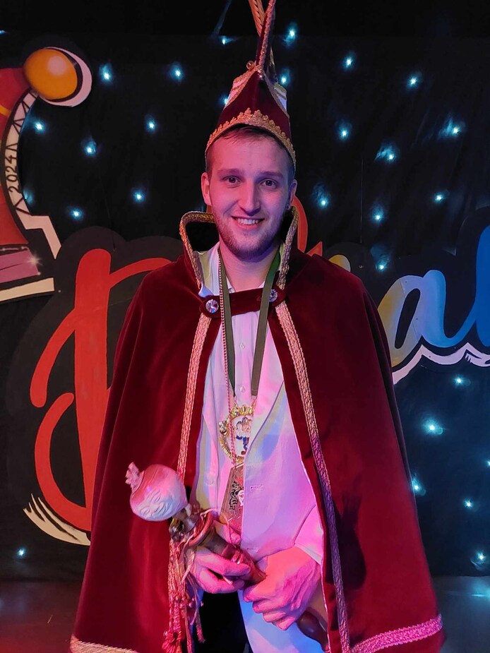 Benjamin neemt scepter over van Thierry als Prins Carnaval | Lokeren ...