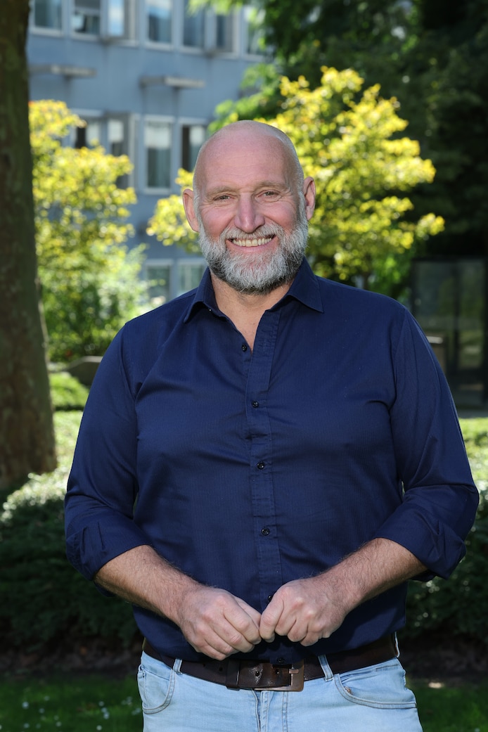 Jan Van Looveren speelt uitvergrote versie van zichzelf in comedyreeks ...