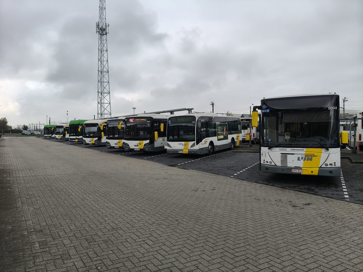 “Wil je zo je kind opvoeden”, vraagt buschauffeur aan vrouw met ...