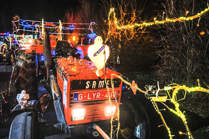 IN BEELD. Eerste editie van Ieperse verlichte tractorparade is groot ...