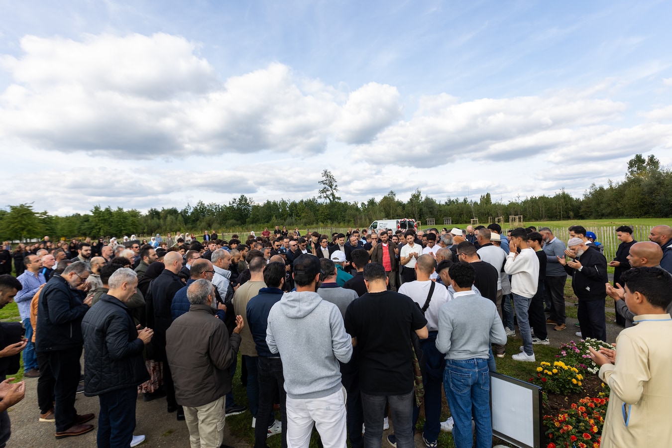 Afscheid van Thabet (16), die stierf aan een hersenbloeding: “Hier is zoveel onmacht... En ...