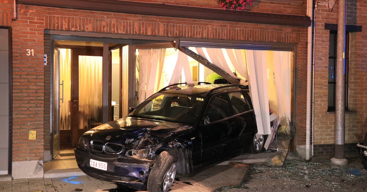 Kapper vindt eigen auto terug in salon | De Krant | hln.be