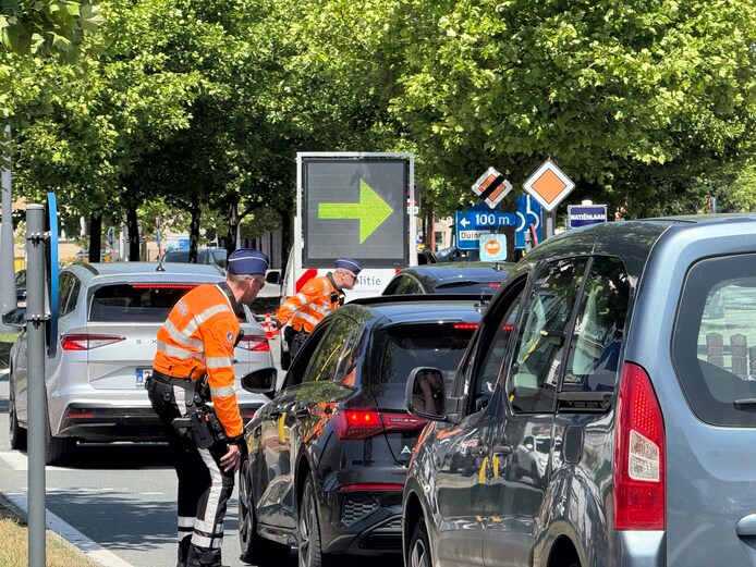 KIJK. Hitteplan in Knokke-Heist veroorzaakt meteen lange wachtrijen ...