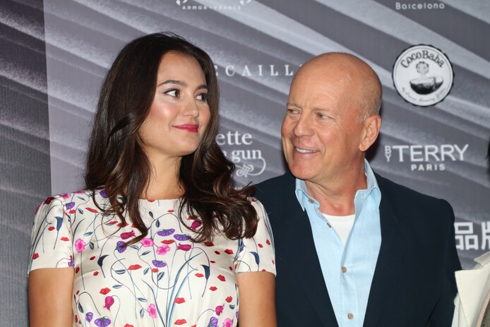 Vrouw Bruce Willis geraakt door kritiek op woonsituatie van acteur: “Als je dit niet meemaakt ...