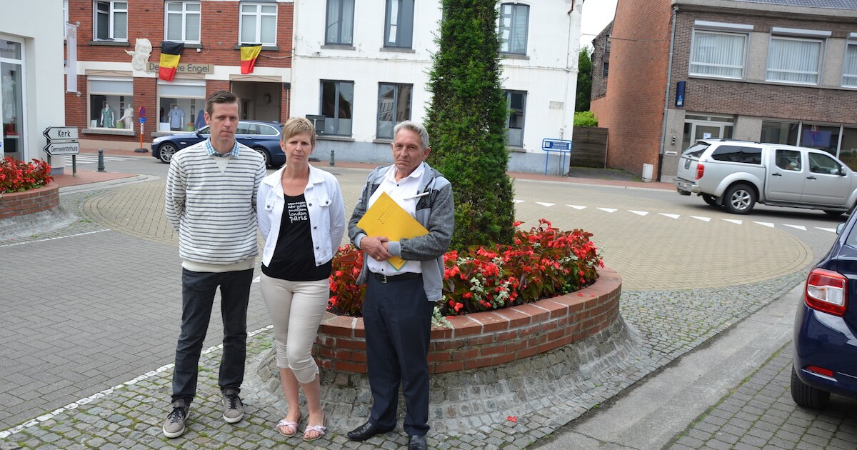 Handelaars willen bloembakken inruilen voor parking | Moerbeke-Waas ...