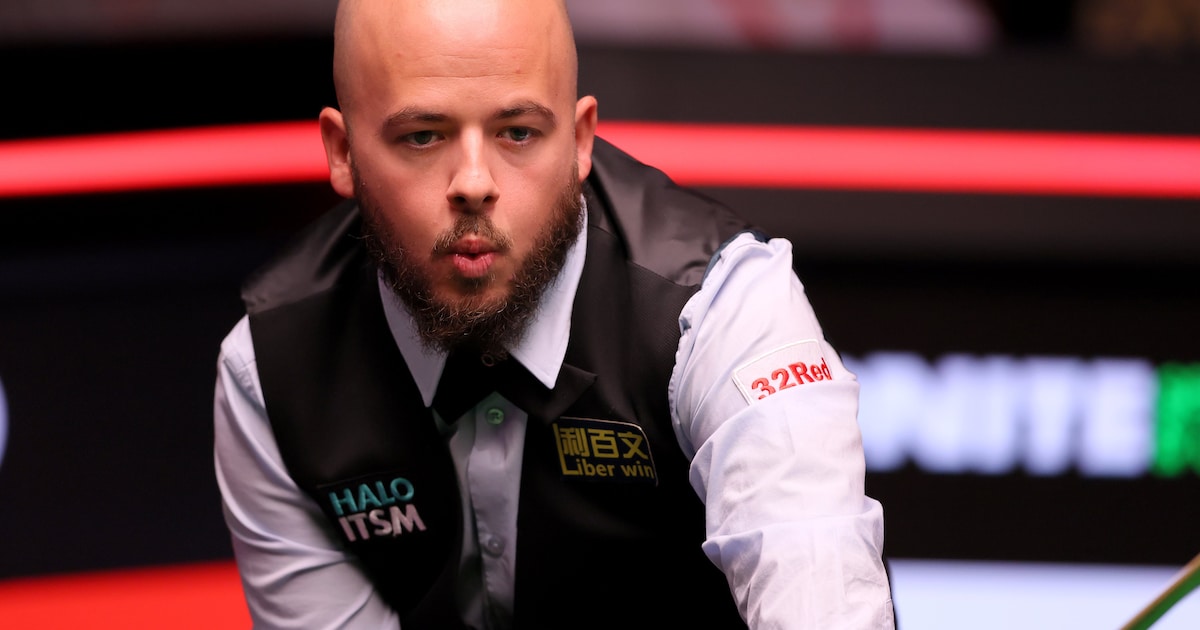 Dat loopt maar net goed af: Luca Brecel plaatst zich na vreemd ...