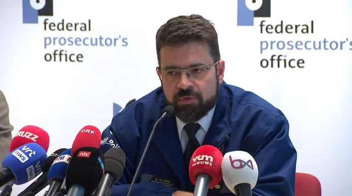 Korpschef emotioneel na dood agent Thomas (29): “Droevige dag voor ...