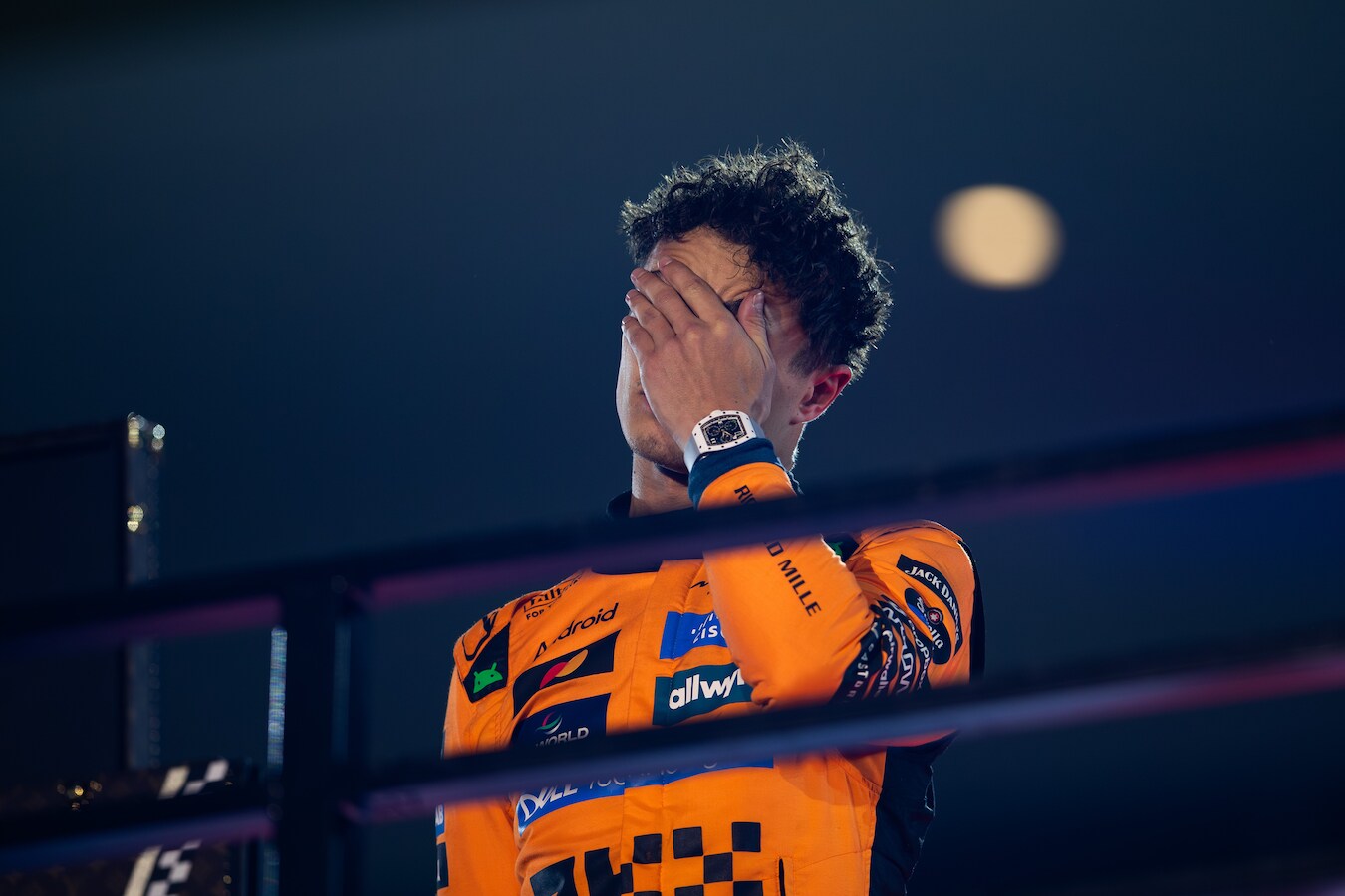 Max Verstappen zat al op privéjet naar vrouw en kind toen plankje van ...