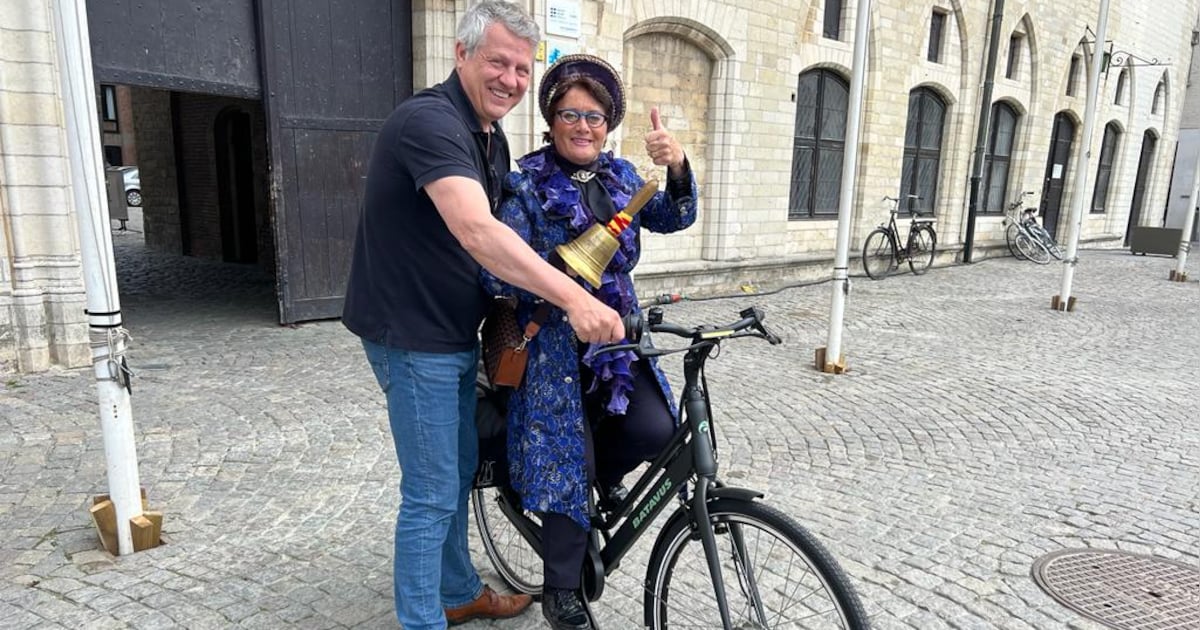 Stad bedankt Bellemadam met elektrische fiets | Regio | HLN.be