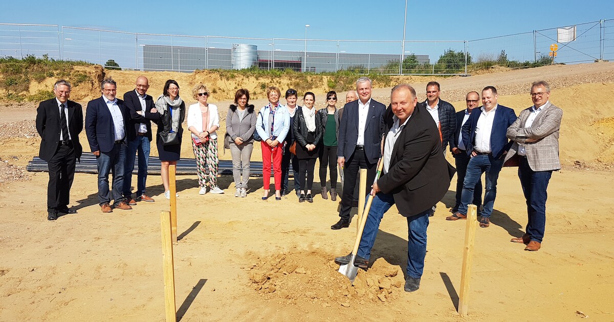 Eerste spadesteek voor nieuwbouw technische dienst gegeven | Borgloon ...