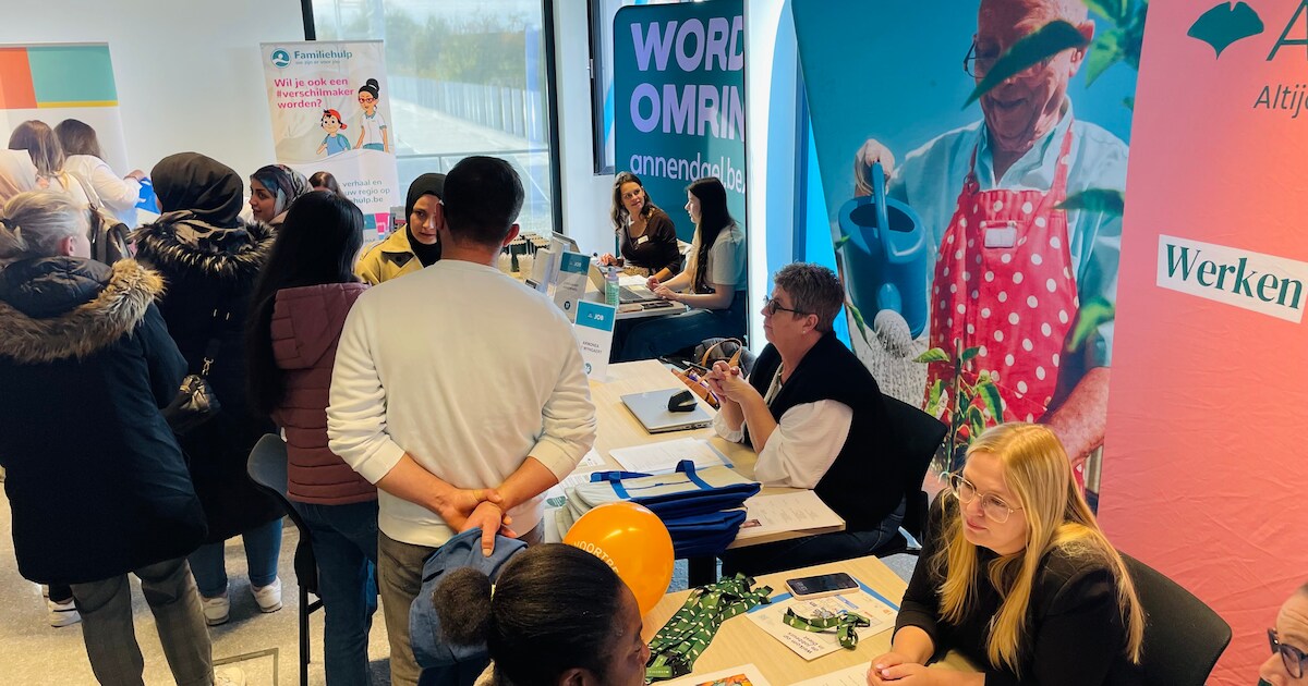 Meer dan 500 werkzoekenden op eerste jobbeurs in nieuwe VDAB-locatie in ...