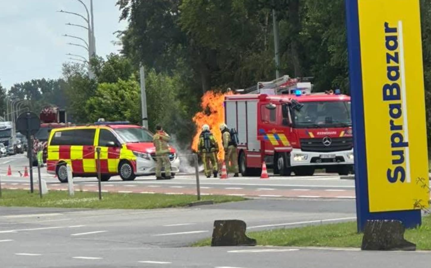 Brand na gaslek bij werken in Lievegem: N9 ter hoogte van Lovendegem ...