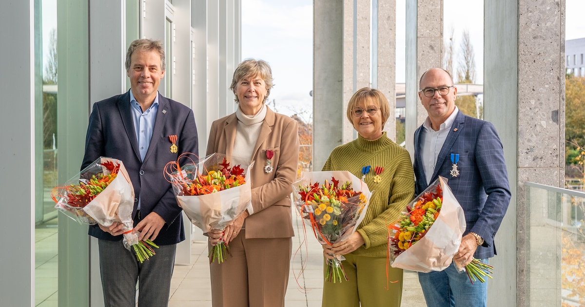 Eretekens voor burgemeester, schepenen en gemeenteraadslid | Deinze ...