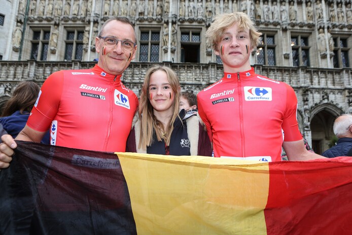 REPORTAGE. Tussen de fans op Brusselse Grote Markt: “Remco is het ...