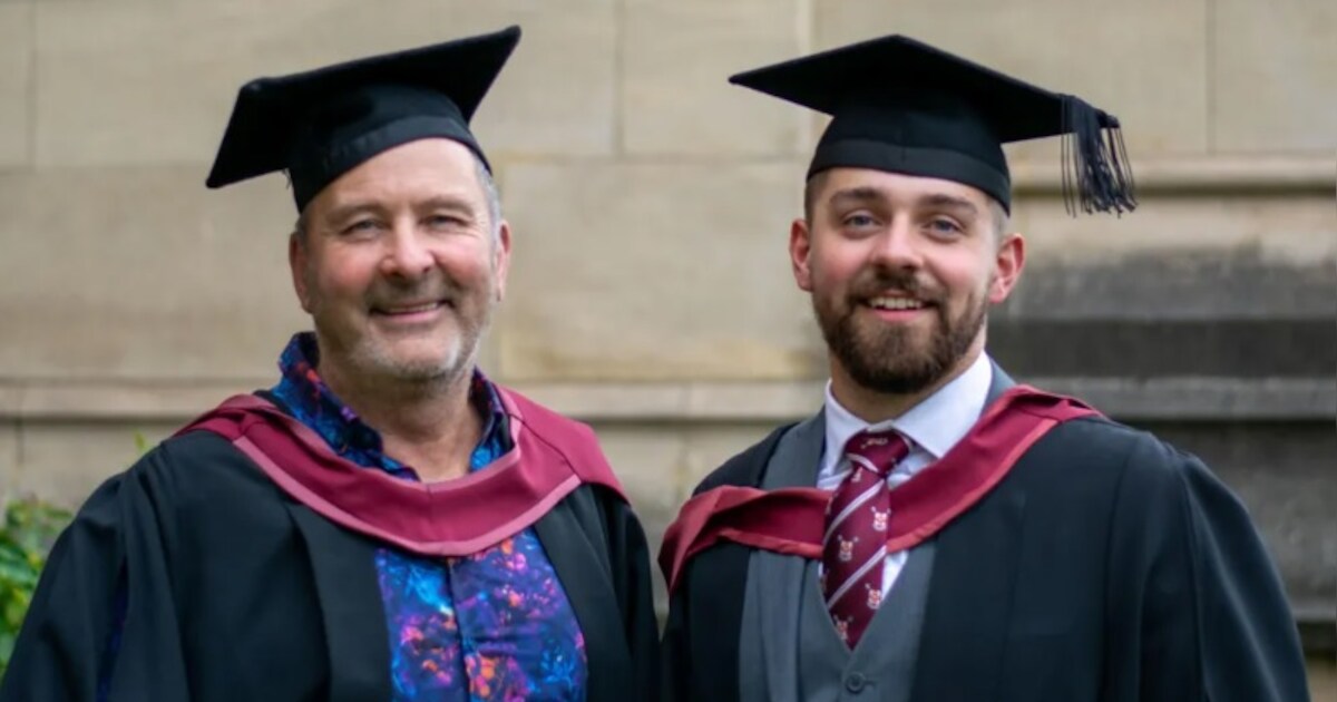 Brit krijgt 41 jaar na studie dan toch diploma tijdens ceremonie op ...