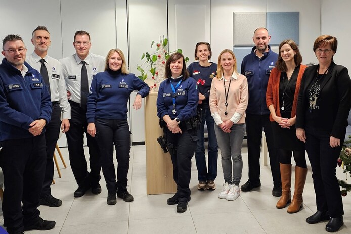 Politiezone Erpe-Mere/Lede schenkt 615 euro aan De Warmste Week | Lede ...