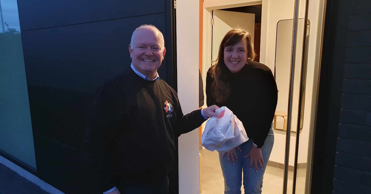 Lijsttrekker Koen Loete brengt elk van zijn kandidaten ontbijt aan huis ...